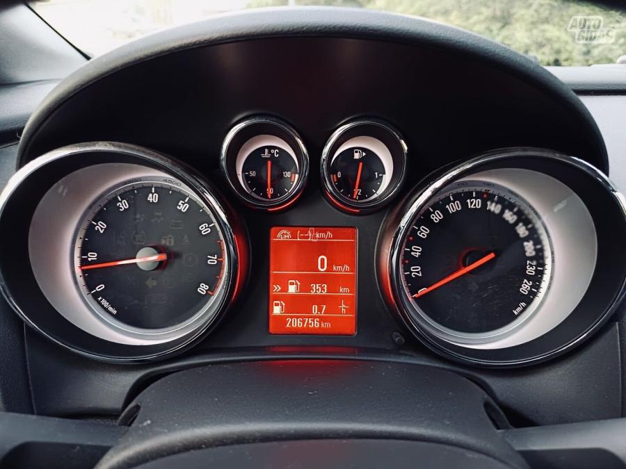 Grey Opel Astra 2016 in Utena, with an engine capacity of 1.40 L and mileage of 207 thousand km for 4950 €, photo 3 on AUTOMOTO.COM.LV