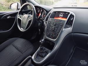 Grey Opel Astra 2016 in Utena, with an engine capacity of 1.40 L and mileage of 207 thousand km for 4950 €, photo 9 on AUTOMOTO.COM.LV