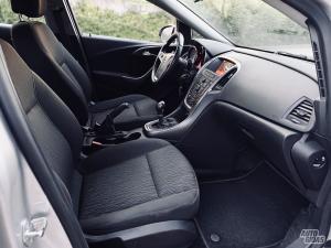 Grey Opel Astra 2016 in Utena, with an engine capacity of 1.40 L and mileage of 207 thousand km for 4950 €, photo 11 on AUTOMOTO.COM.LV