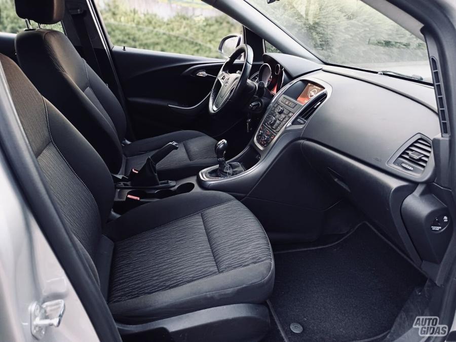 Grey Opel Astra 2016 in Utena, with an engine capacity of 1.40 L and mileage of 207 thousand km for 4950 €, photo 11 on AUTOMOTO.COM.LV