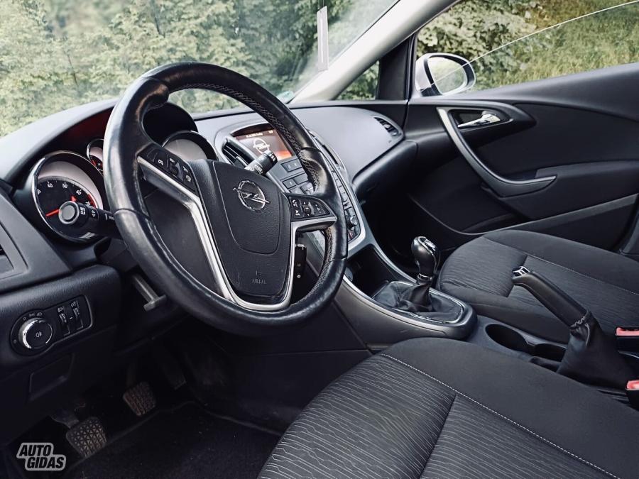 Grey Opel Astra 2016 in Utena, with an engine capacity of 1.40 L and mileage of 207 thousand km for 4950 €, photo 17 on AUTOMOTO.COM.LV