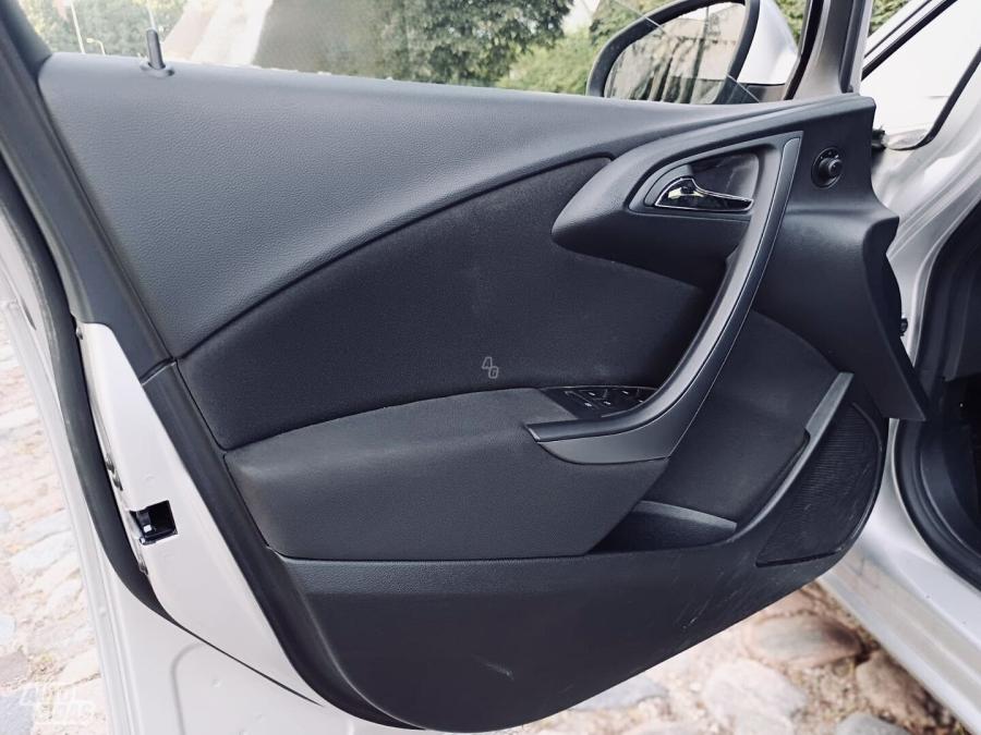 Grey Opel Astra 2016 in Utena, with an engine capacity of 1.40 L and mileage of 207 thousand km for 4950 €, photo 23 on AUTOMOTO.COM.LV