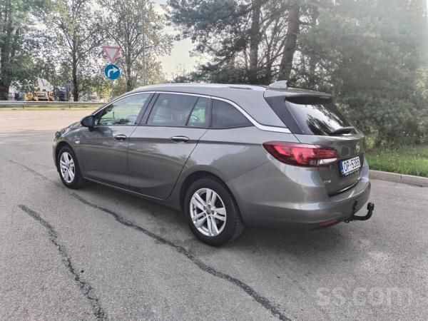 Grey Opel Astra 2016 in Riga, with an engine capacity of 1.60 L and mileage of 128 thousand km for 5250 €, photo 3 on AUTOMOTO.COM.LV
