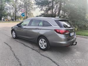 Grey Opel Astra 2016 in Riga, with an engine capacity of 1.60 L and mileage of 128 thousand km for 5250 €, photo 4 on AUTOMOTO.COM.LV
