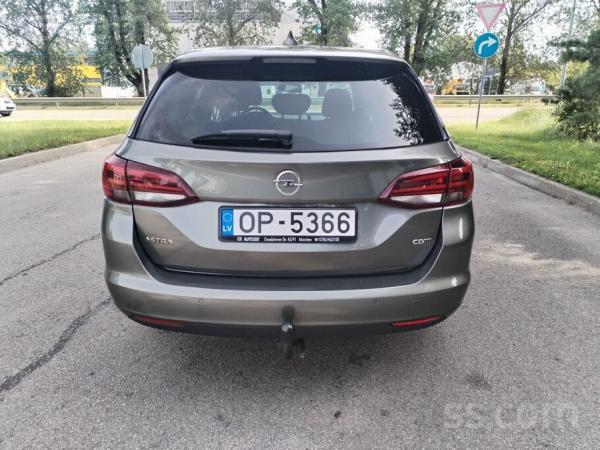 Grey Opel Astra 2016 in Riga, with an engine capacity of 1.60 L and mileage of 128 thousand km for 5250 €, photo 4 on AUTOMOTO.COM.LV