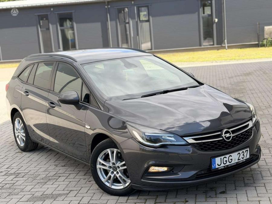 Grey Opel Astra 2016 in Vilnius, with an engine capacity of 1.60 L and mileage of 171 thousand km for 5500 €, photo 1 on AUTOMOTO.COM.LV