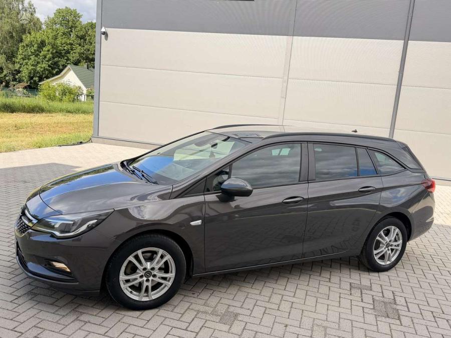 Grey Opel Astra 2016 in Vilnius, with an engine capacity of 1.60 L and mileage of 171 thousand km for 5500 €, photo 5 on AUTOMOTO.COM.LV
