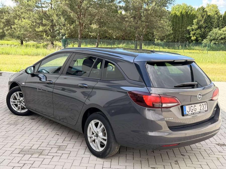 Grey Opel Astra 2016 in Vilnius, with an engine capacity of 1.60 L and mileage of 171 thousand km for 5500 €, photo 12 on AUTOMOTO.COM.LV