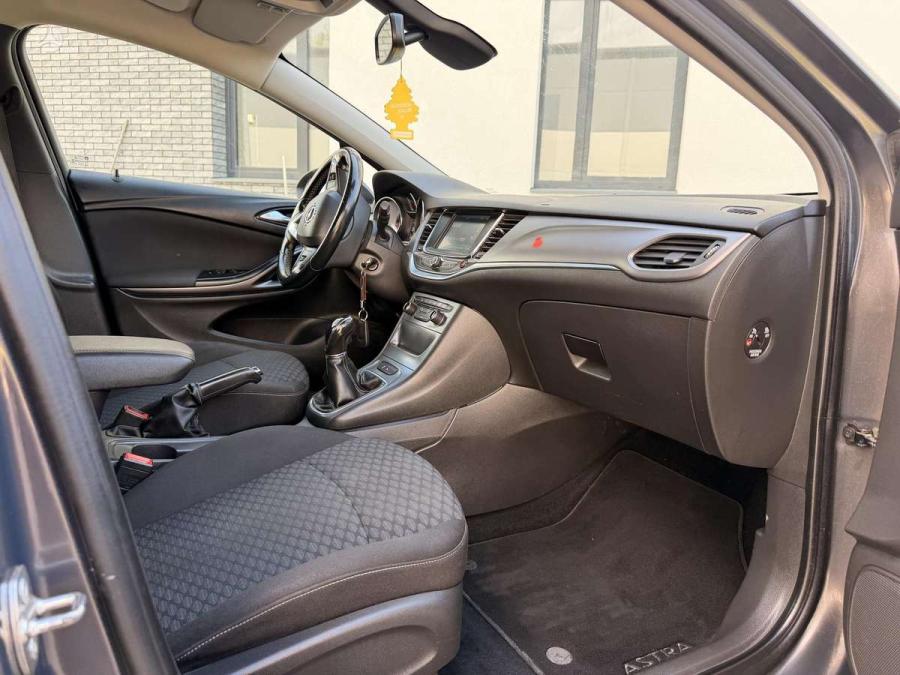 Grey Opel Astra 2016 in Vilnius, with an engine capacity of 1.60 L and mileage of 171 thousand km for 5500 €, photo 14 on AUTOMOTO.COM.LV