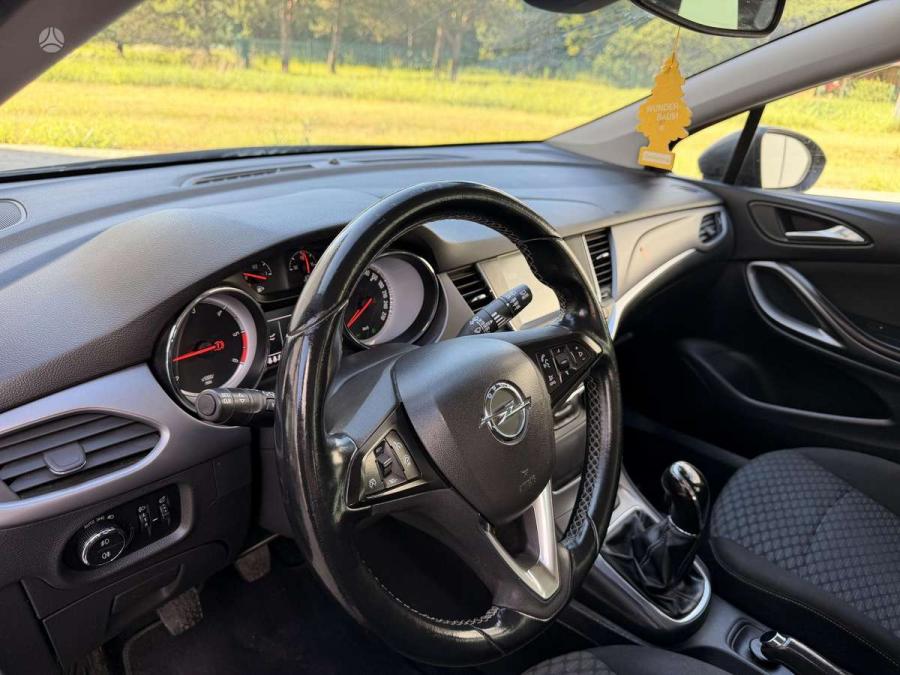 Grey Opel Astra 2016 in Vilnius, with an engine capacity of 1.60 L and mileage of 171 thousand km for 5500 €, photo 18 on AUTOMOTO.COM.LV