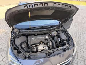 Grey Opel Astra 2016 in Vilnius, with an engine capacity of 1.60 L and mileage of 171 thousand km for 5500 €, photo 19 on AUTOMOTO.COM.LV
