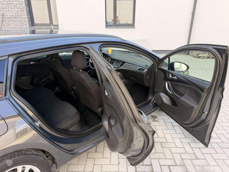 Grey Opel Astra 2016 in Vilnius, with an engine capacity of 1.60 L and mileage of 171 thousand km for 5500 €, photo 23 on AUTOMOTO.COM.LV
