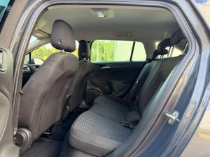 Grey Opel Astra 2016 in Vilnius, with an engine capacity of 1.60 L and mileage of 171 thousand km for 5500 €, photo 25 on AUTOMOTO.COM.LV