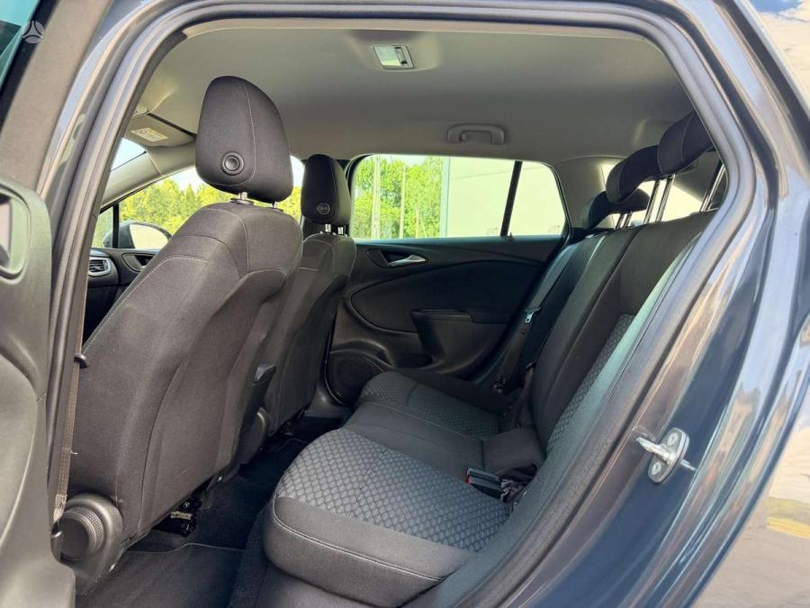 Grey Opel Astra 2016 in Vilnius, with an engine capacity of 1.60 L and mileage of 171 thousand km for 5500 €, photo 25 on AUTOMOTO.COM.LV