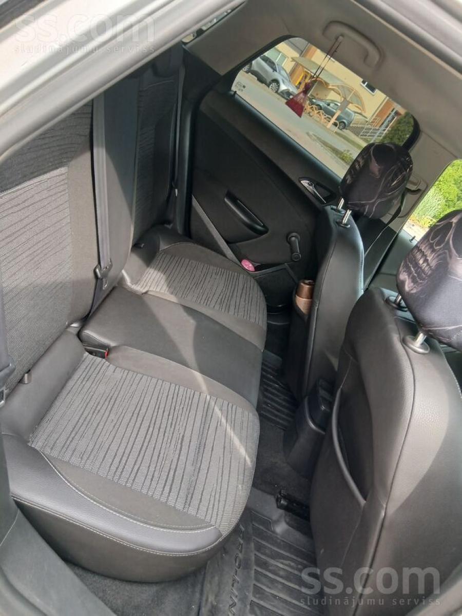 Grey Opel Astra 2016 in Madona, with an engine capacity of 1.60 L and mileage of 366 thousand km for 3300 €, photo 5 on AUTOMOTO.COM.LV