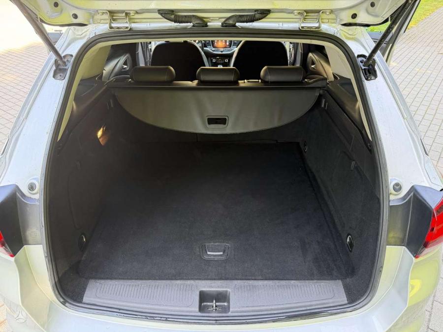 Grey Opel Astra 2016 in Kretinga, with an engine capacity of 1.60 L and mileage of 230 thousand km for 5800 €, photo 19 on AUTOMOTO.COM.LV