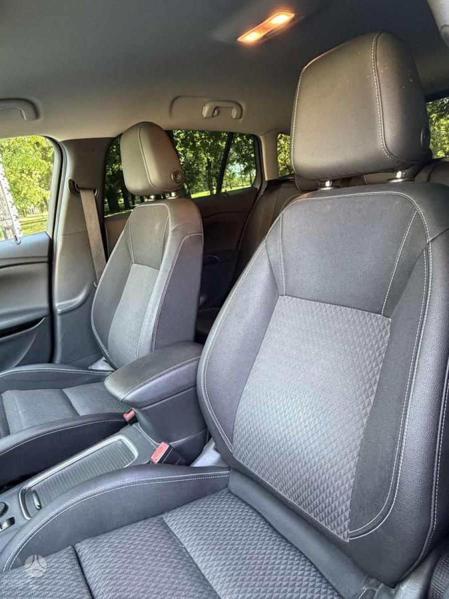 Grey Opel Astra 2016 in Kretinga, with an engine capacity of 1.60 L and mileage of 230 thousand km for 5800 €, photo 21 on AUTOMOTO.COM.LV