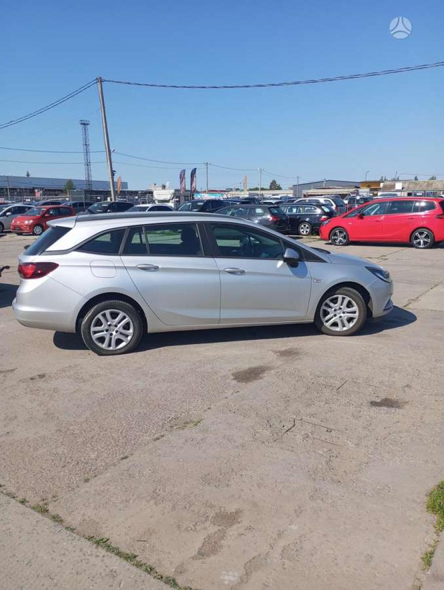 Grey Opel Astra 2016 in Kaunas, with an engine capacity of 1.60 L and mileage of 230 thousand km for 3600 €, photo 5 on AUTOMOTO.COM.LV