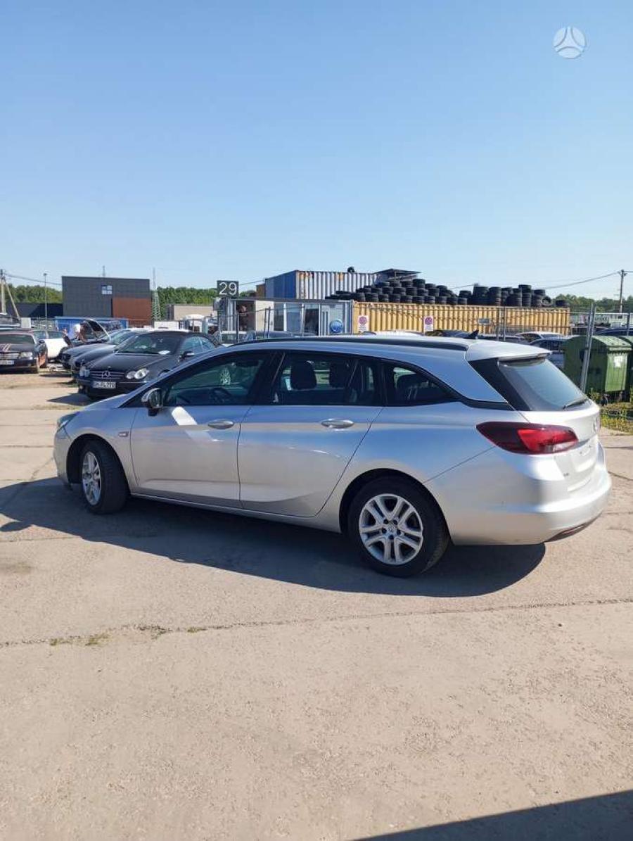 Grey Opel Astra 2016 in Kaunas, with an engine capacity of 1.60 L and mileage of 230 thousand km for 3600 €, photo 6 on AUTOMOTO.COM.LV