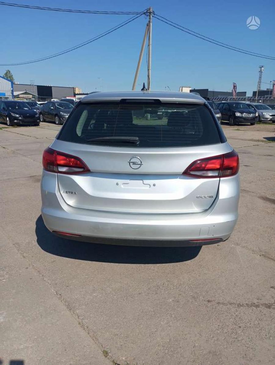 Grey Opel Astra 2016 in Kaunas, with an engine capacity of 1.60 L and mileage of 230 thousand km for 3600 €, photo 7 on AUTOMOTO.COM.LV