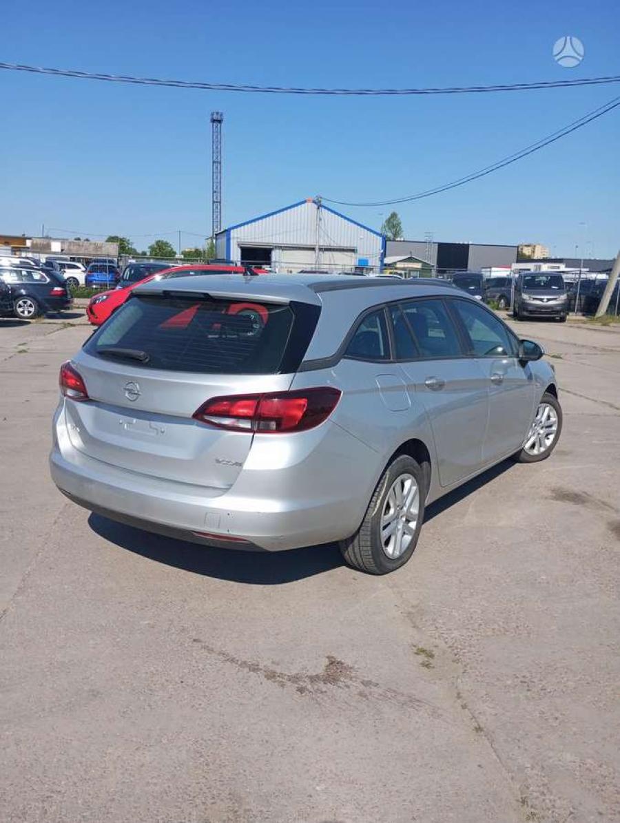 Grey Opel Astra 2016 in Kaunas, with an engine capacity of 1.60 L and mileage of 230 thousand km for 3600 €, photo 8 on AUTOMOTO.COM.LV