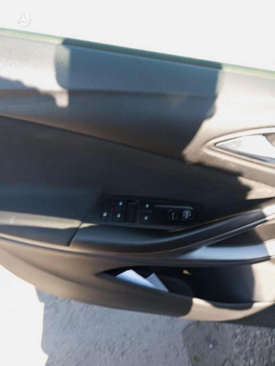 Grey Opel Astra 2016 in Kaunas, with an engine capacity of 1.60 L and mileage of 230 thousand km for 3600 €, photo 16 on AUTOMOTO.COM.LV