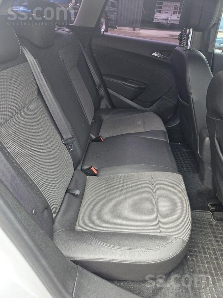 Pelēks Opel Astra 2016 Cēsis, ar dzinēja tilpumu 1.60 L un nobraukumu 334 tūkst. km par 4200 €, foto 4 vietnē AUTOMOTO.COM.LV