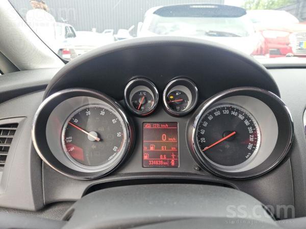 Grey Opel Astra 2016 in Cesis, with an engine capacity of 1.60 L and mileage of 334 thousand km for 4200 €, photo 6 on AUTOMOTO.COM.LV