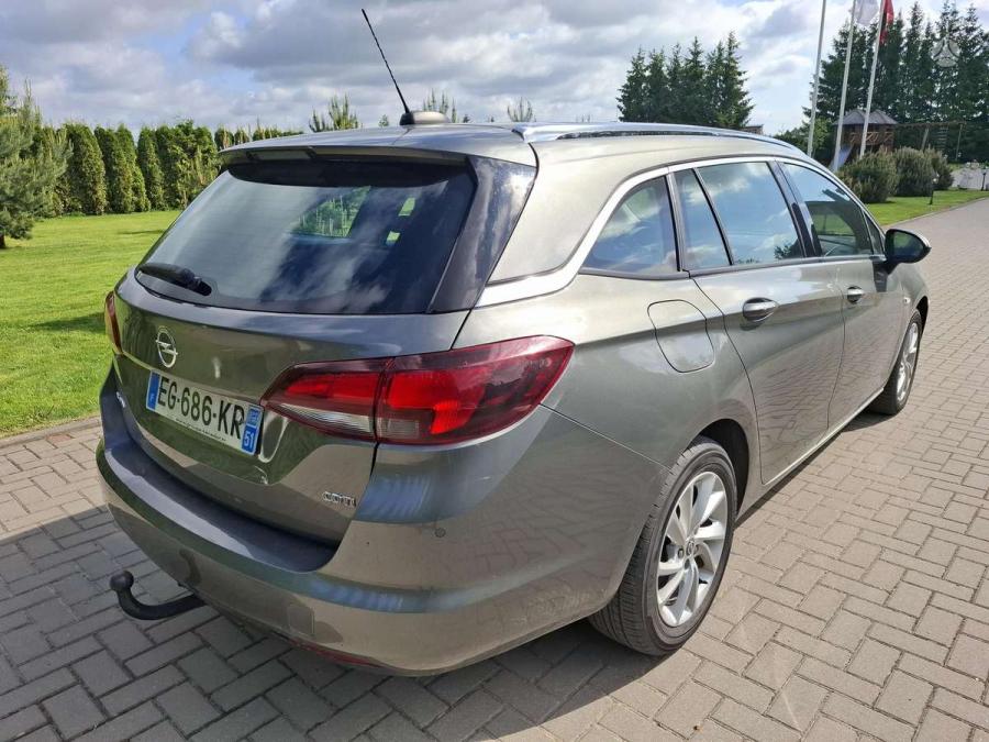 Grey Opel Astra 2016 in Kaunas, with an engine capacity of 1.60 L and mileage of 249 thousand km for 4900 €, photo 6 on AUTOMOTO.COM.LV