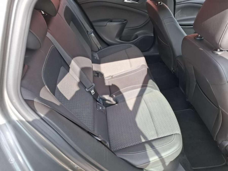 Grey Opel Astra 2016 in Kaunas, with an engine capacity of 1.60 L and mileage of 249 thousand km for 4900 €, photo 9 on AUTOMOTO.COM.LV