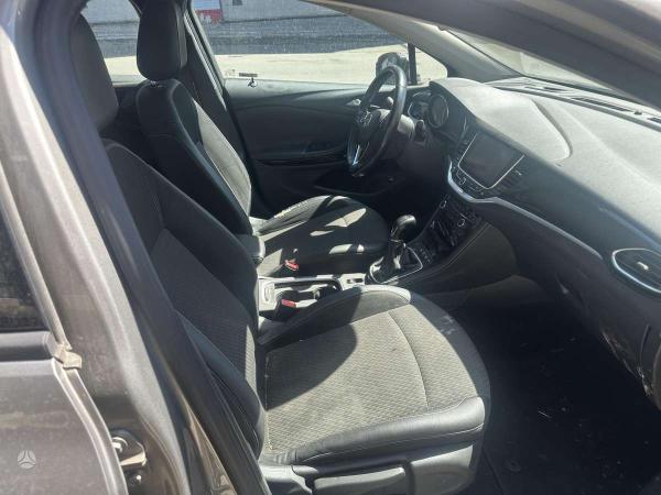 Grey Opel Astra 2016 in Ukmerge, with an engine capacity of 1.60 L and mileage of 225 thousand km for 2750 €, photo 7 on AUTOMOTO.COM.LV