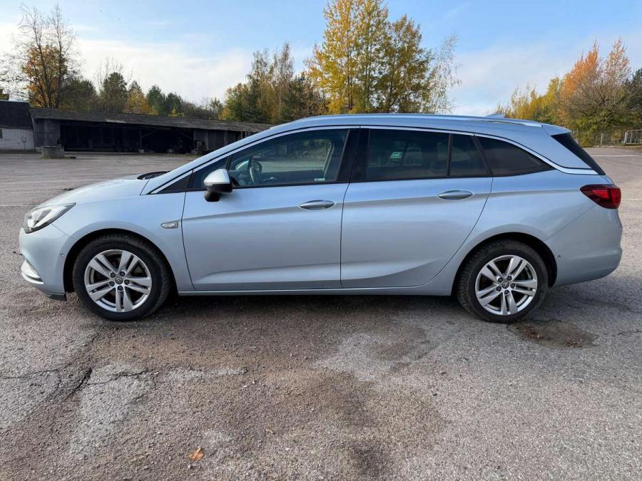 Grey Opel Astra 2016 in Raseiniai, with an engine capacity of 1.60 L and mileage of 280 thousand km for 4900 €, photo 3 on AUTOMOTO.COM.LV