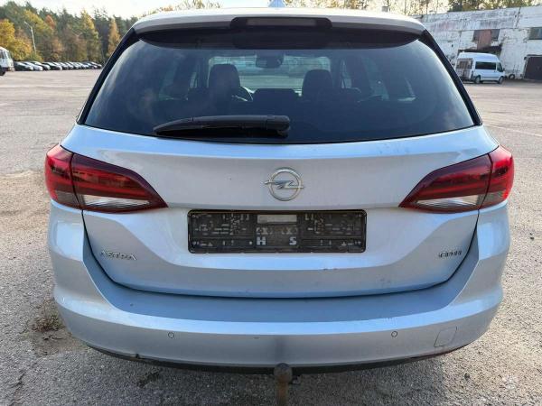 Opel Astra 2016 in Raseiniai on AUTOMOTO.COM.LV Grey Opel Astra 2016 in Raseiniai, with an engine capacity of 1.60 L and mileage of 280 thousand km for 4900 €, photo 5 on AUTOMOTO.COM.LV