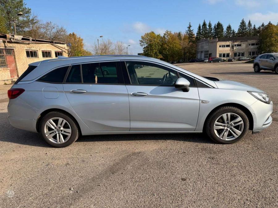 Grey Opel Astra 2016 in Raseiniai, with an engine capacity of 1.60 L and mileage of 280 thousand km for 4900 €, photo 6 on AUTOMOTO.COM.LV