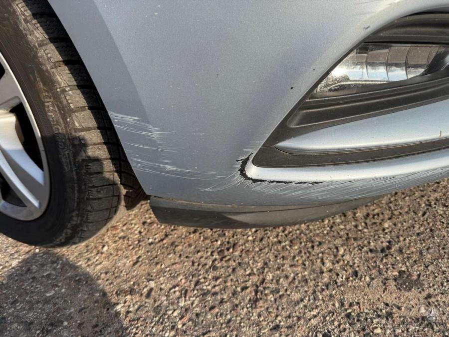 Grey Opel Astra 2016 in Raseiniai, with an engine capacity of 1.60 L and mileage of 280 thousand km for 4900 €, photo 9 on AUTOMOTO.COM.LV
