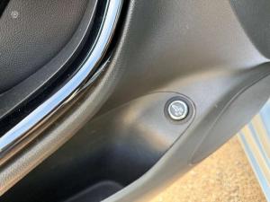 Grey Opel Astra 2016 in Raseiniai, with an engine capacity of 1.60 L and mileage of 280 thousand km for 4900 €, photo 14 on AUTOMOTO.COM.LV