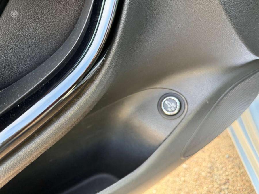 Grey Opel Astra 2016 in Raseiniai, with an engine capacity of 1.60 L and mileage of 280 thousand km for 4900 €, photo 14 on AUTOMOTO.COM.LV