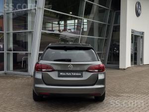 Grey Opel Astra 2017 in Valmiera, with an engine capacity of 1.60 L and mileage of 225 thousand km for 6800 €, photo 6 on AUTOMOTO.COM.LV