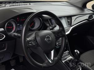 Grey Opel Astra 2017 in Valmiera, with an engine capacity of 1.60 L and mileage of 225 thousand km for 6800 €, photo 8 on AUTOMOTO.COM.LV
