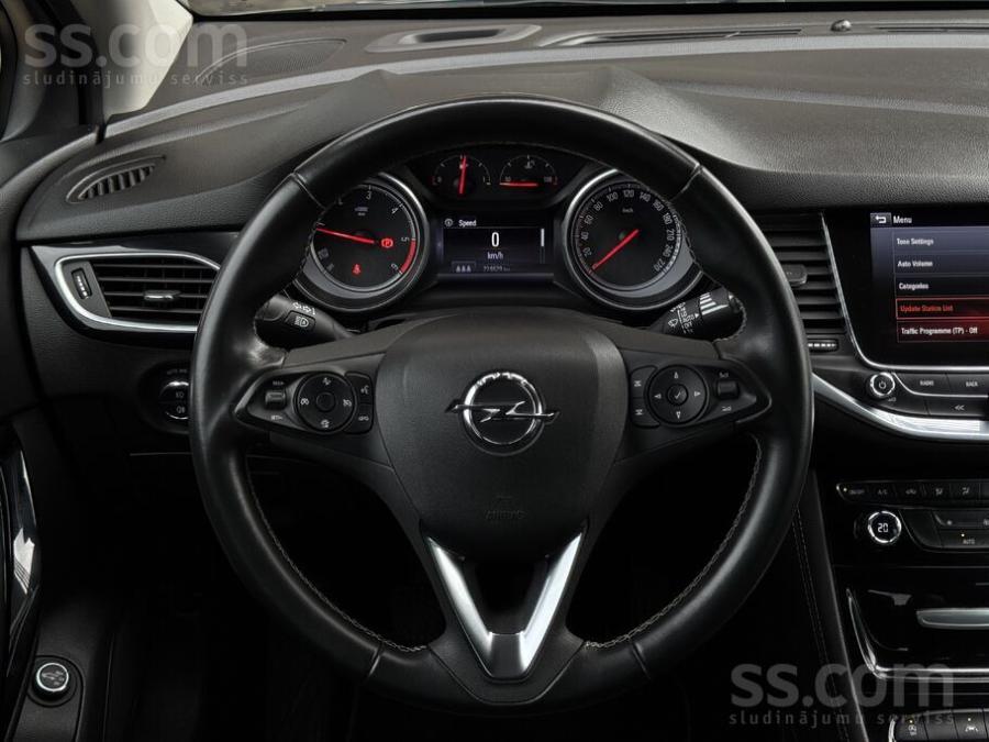 Grey Opel Astra 2017 in Valmiera, with an engine capacity of 1.60 L and mileage of 225 thousand km for 6800 €, photo 9 on AUTOMOTO.COM.LV