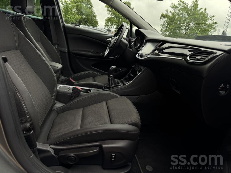 Grey Opel Astra 2017 in Valmiera, with an engine capacity of 1.60 L and mileage of 225 thousand km for 6800 €, photo 22 on AUTOMOTO.COM.LV