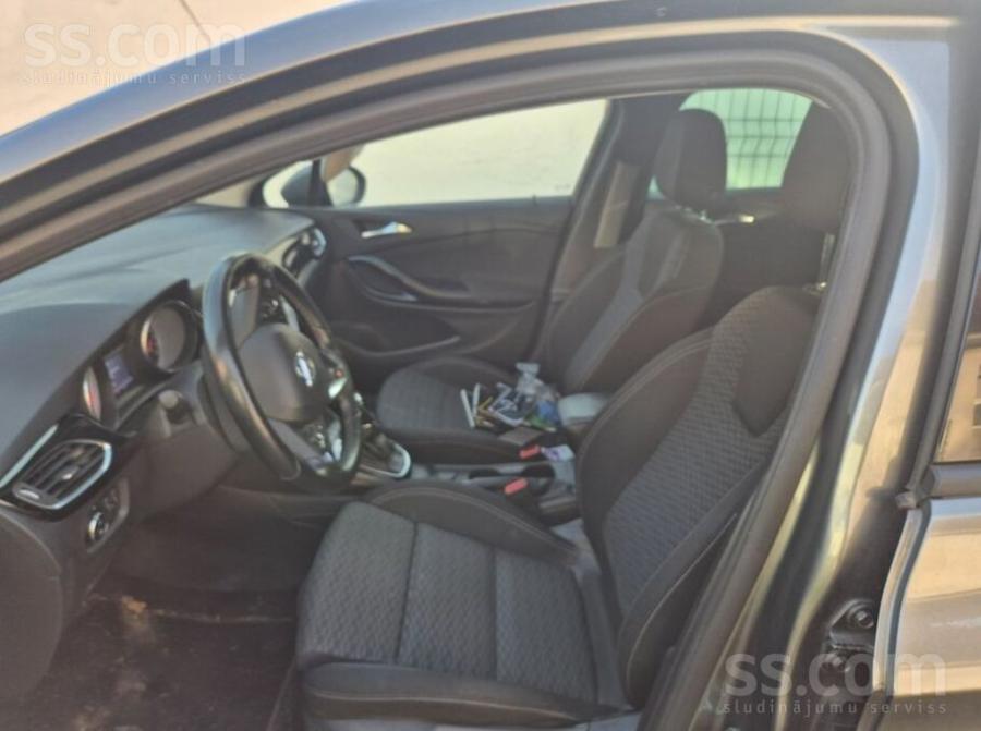 Grey Opel Astra 2017 in Daugavpils, with an engine capacity of 1.60 L and mileage of 230 thousand km for 5950 €, photo 4 on AUTOMOTO.COM.LV
