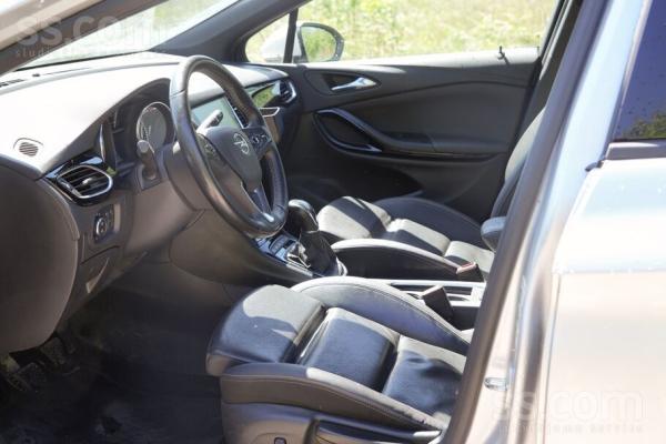 Grey Opel Astra 2017 in Riga, with an engine capacity of 1.60 L and mileage of 230 thousand km for 5700 €, photo 3 on AUTOMOTO.COM.LV