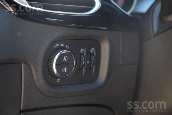 Grey Opel Astra 2017 in Riga, with an engine capacity of 1.60 L and mileage of 230 thousand km for 5700 €, photo 9 on AUTOMOTO.COM.LV