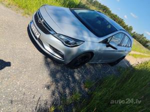 Grey Opel Astra 2017 in Otepaa, with an engine capacity of 1.60 L and mileage of 186 thousand km for 7999 €, photo 8 on AUTOMOTO.COM.LV