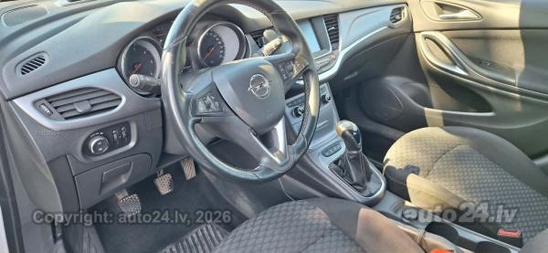 Grey Opel Astra 2017 in Otepaa, with an engine capacity of 1.60 L and mileage of 186 thousand km for 7999 €, photo 10 on AUTOMOTO.COM.LV