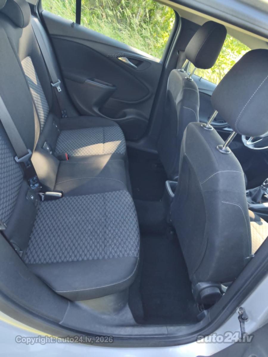 Grey Opel Astra 2017 in Otepaa, with an engine capacity of 1.60 L and mileage of 186 thousand km for 7999 €, photo 16 on AUTOMOTO.COM.LV