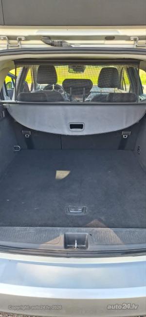 Grey Opel Astra 2017 in Otepaa, with an engine capacity of 1.60 L and mileage of 186 thousand km for 7999 €, photo 19 on AUTOMOTO.COM.LV