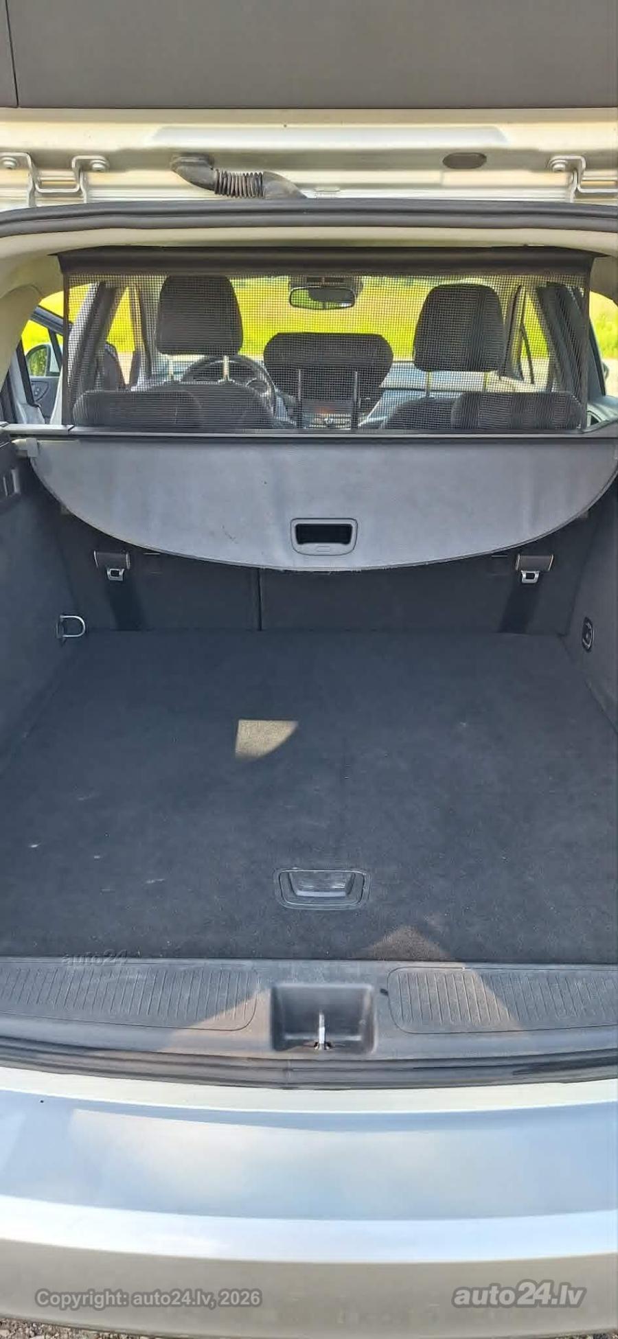 Grey Opel Astra 2017 in Otepaa, with an engine capacity of 1.60 L and mileage of 186 thousand km for 7999 €, photo 19 on AUTOMOTO.COM.LV