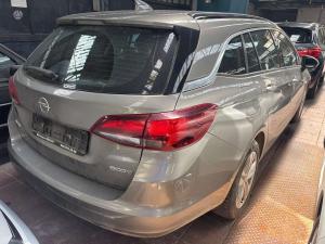 Pelēks Opel Astra 2017 Šauļi, ar dzinēja tilpumu 1.60 L un nobraukumu 163 tūkst. km par 5600 €, foto 5 vietnē AUTOMOTO.COM.LV